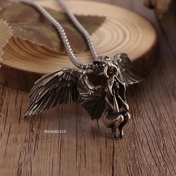 TRICKSKULLS | Accessories | Crouched Hoodie Thinker Winged Angel ...